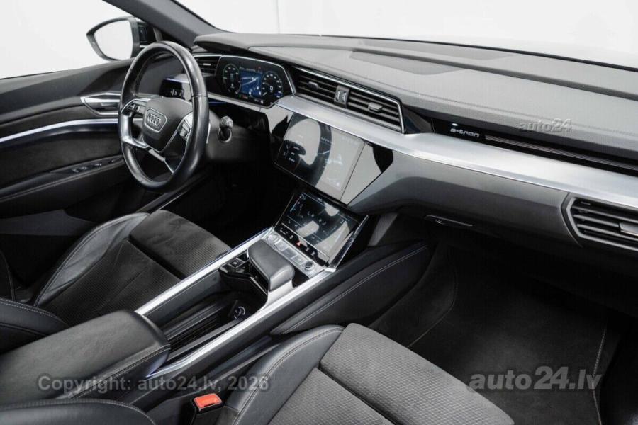 Black Audi E-Tron 2020 in Tallinn, with an engine capacity of 0.00 L and mileage of 117 thousand km for 26500 €, photo 8 on AUTOMOTO.COM.LV