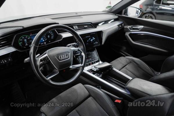 Black Audi E-Tron 2020 in Tallinn, with an engine capacity of 0.00 L and mileage of 117 thousand km for 26500 €, photo 9 on AUTOMOTO.COM.LV