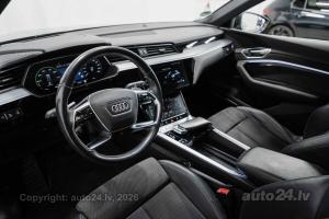 Black Audi E-Tron 2020 in Tallinn, with an engine capacity of 0.00 L and mileage of 117 thousand km for 26500 €, photo 9 on AUTOMOTO.COM.LV