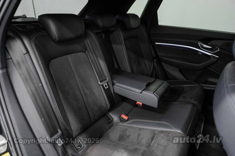 Black Audi E-Tron 2020 in Tallinn, with an engine capacity of 0.00 L and mileage of 117 thousand km for 26500 €, photo 15 on AUTOMOTO.COM.LV