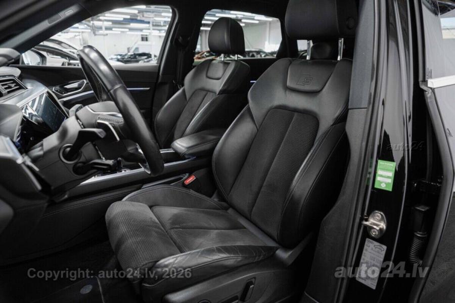 Black Audi E-Tron 2020 in Tallinn, with an engine capacity of 0.00 L and mileage of 117 thousand km for 26500 €, photo 16 on AUTOMOTO.COM.LV