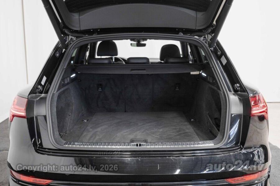 Black Audi E-Tron 2020 in Tallinn, with an engine capacity of 0.00 L and mileage of 117 thousand km for 26500 €, photo 17 on AUTOMOTO.COM.LV