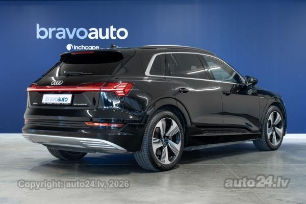 Черный Ауди E-Tron 2020 в Таллин, объемом двигателя 0.00 л и пробегом 69 тыс. км за 33990 €, фото 4 на AUTOMOTO.COM.LV