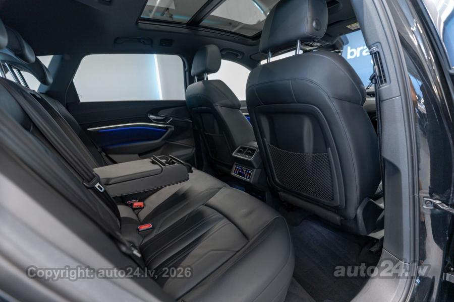 Черный Ауди E-Tron 2020 в Таллин, объемом двигателя 0.00 л и пробегом 69 тыс. км за 33990 €, фото 9 на AUTOMOTO.COM.LV