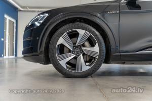 Черный Ауди E-Tron 2020 в Таллин, объемом двигателя 0.00 л и пробегом 69 тыс. км за 33990 €, фото 21 на AUTOMOTO.COM.LV