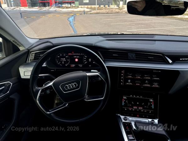 Melns Audi E-Tron 2021 Tallina, ar dzinēja tilpumu 0.00 L un nobraukumu 117 tūkst. km par 28490 €, foto 11 vietnē AUTOMOTO.COM.LV