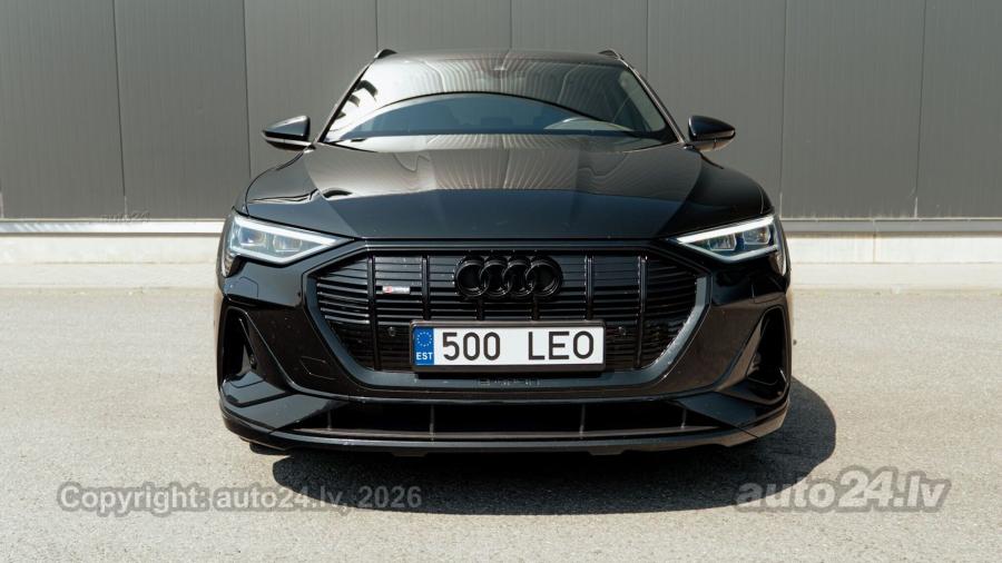 Черный Ауди E-Tron 2021 в Таллин, объемом двигателя 0.00 л и пробегом 120 тыс. км за 33000 €, фото 3 на AUTOMOTO.COM.LV