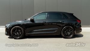 Черный Ауди E-Tron 2021 в Таллин, объемом двигателя 0.00 л и пробегом 120 тыс. км за 33000 €, фото 4 на AUTOMOTO.COM.LV