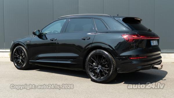Black Audi E-Tron 2021 in Tallinn, with an engine capacity of 0.00 L and mileage of 120 thousand km for 33000 €, photo 4 on AUTOMOTO.COM.LV