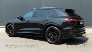 Черный Ауди E-Tron 2021 в Таллин, объемом двигателя 0.00 л и пробегом 120 тыс. км за 33000 €, фото 5 на AUTOMOTO.COM.LV