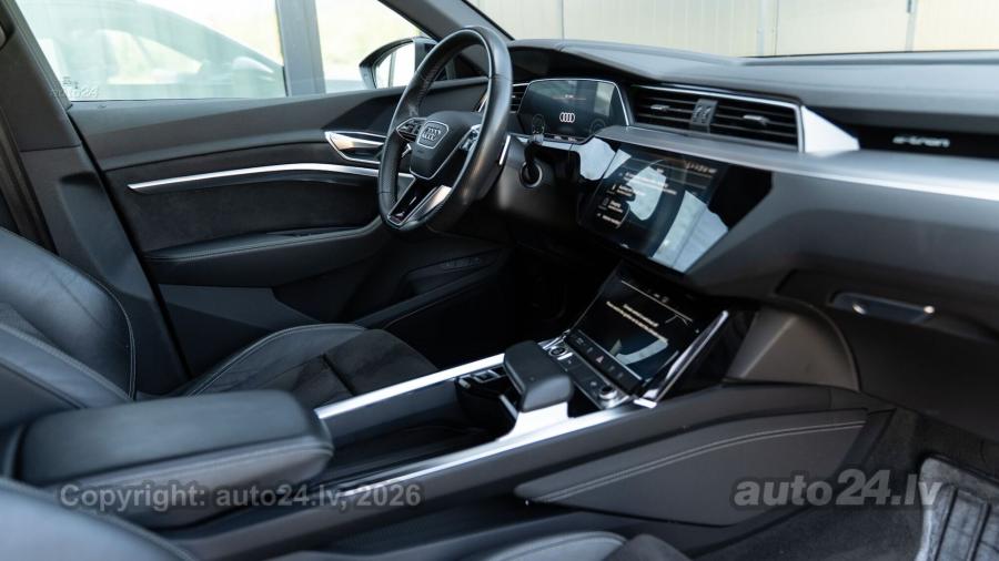 Черный Ауди E-Tron 2021 в Таллин, объемом двигателя 0.00 л и пробегом 120 тыс. км за 33000 €, фото 10 на AUTOMOTO.COM.LV
