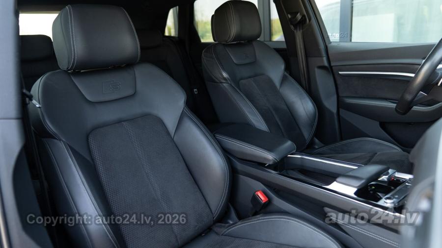 Черный Ауди E-Tron 2021 в Таллин, объемом двигателя 0.00 л и пробегом 120 тыс. км за 33000 €, фото 11 на AUTOMOTO.COM.LV
