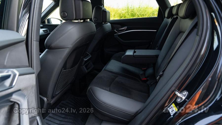 Черный Ауди E-Tron 2021 в Таллин, объемом двигателя 0.00 л и пробегом 120 тыс. км за 33000 €, фото 16 на AUTOMOTO.COM.LV
