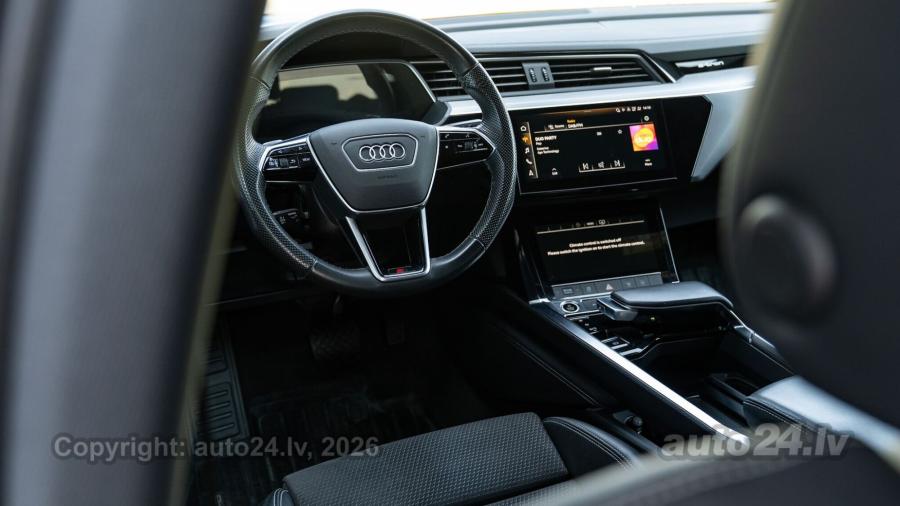 Черный Ауди E-Tron 2021 в Таллин, объемом двигателя 0.00 л и пробегом 120 тыс. км за 33000 €, фото 17 на AUTOMOTO.COM.LV