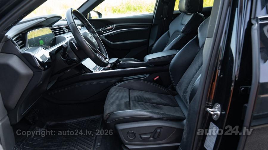 Черный Ауди E-Tron 2021 в Таллин, объемом двигателя 0.00 л и пробегом 120 тыс. км за 33000 €, фото 19 на AUTOMOTO.COM.LV