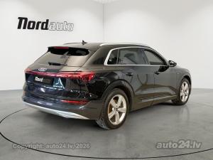 Черный Ауди E-Tron 2021 в Таллин, объемом двигателя 0.00 л и пробегом 101 тыс. км за 30900 €, фото 3 на AUTOMOTO.COM.LV