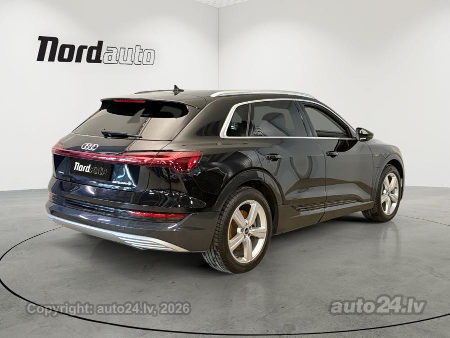 Черный Ауди E-Tron 2021 в Таллин, объемом двигателя 0.00 л и пробегом 101 тыс. км за 30900 €, фото 3 на AUTOMOTO.COM.LV