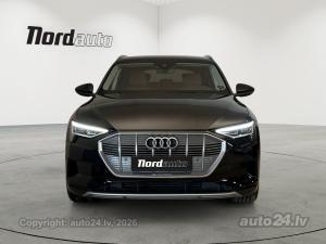 Черный Ауди E-Tron 2021 в Таллин, объемом двигателя 0.00 л и пробегом 101 тыс. км за 30900 €, фото 4 на AUTOMOTO.COM.LV