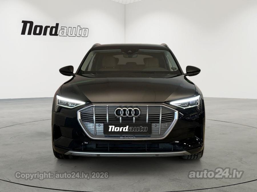 Черный Ауди E-Tron 2021 в Таллин, объемом двигателя 0.00 л и пробегом 101 тыс. км за 30900 €, фото 4 на AUTOMOTO.COM.LV