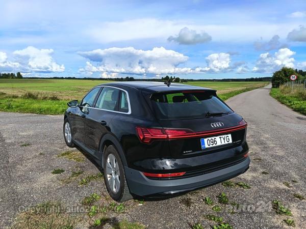 Черный Ауди E-Tron 2021 в Таллин, объемом двигателя 0.00 л и пробегом 216 тыс. км за 24800 €, фото 5 на AUTOMOTO.COM.LV