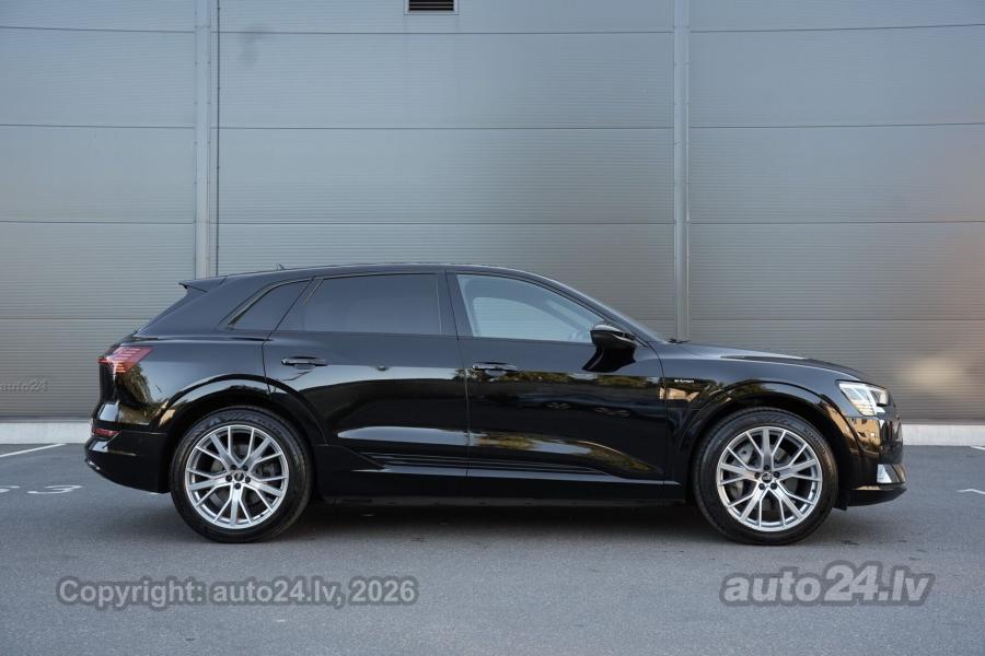 Black Audi E-Tron 2021 in Tallinn, with an engine capacity of 0.00 L and mileage of 95 thousand km for 26990 €, photo 3 on AUTOMOTO.COM.LV