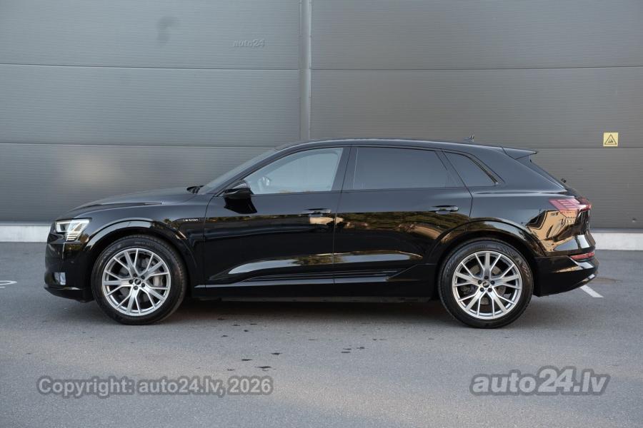 Black Audi E-Tron 2021 in Tallinn, with an engine capacity of 0.00 L and mileage of 95 thousand km for 26990 €, photo 7 on AUTOMOTO.COM.LV