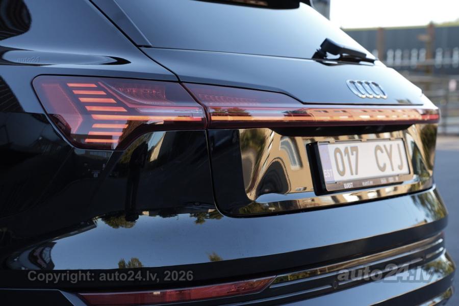 Black Audi E-Tron 2021 in Tallinn, with an engine capacity of 0.00 L and mileage of 95 thousand km for 26990 €, photo 12 on AUTOMOTO.COM.LV
