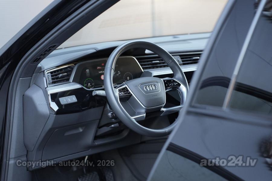 Black Audi E-Tron 2021 in Tallinn, with an engine capacity of 0.00 L and mileage of 95 thousand km for 26990 €, photo 14 on AUTOMOTO.COM.LV