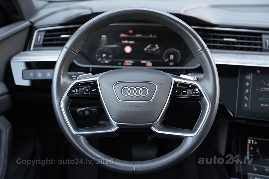 Black Audi E-Tron 2021 in Tallinn, with an engine capacity of 0.00 L and mileage of 95 thousand km for 26990 €, photo 19 on AUTOMOTO.COM.LV