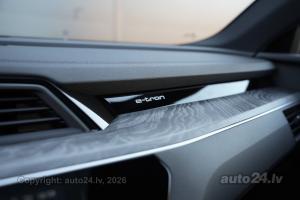 Black Audi E-Tron 2021 in Tallinn, with an engine capacity of 0.00 L and mileage of 95 thousand km for 26990 €, photo 23 on AUTOMOTO.COM.LV