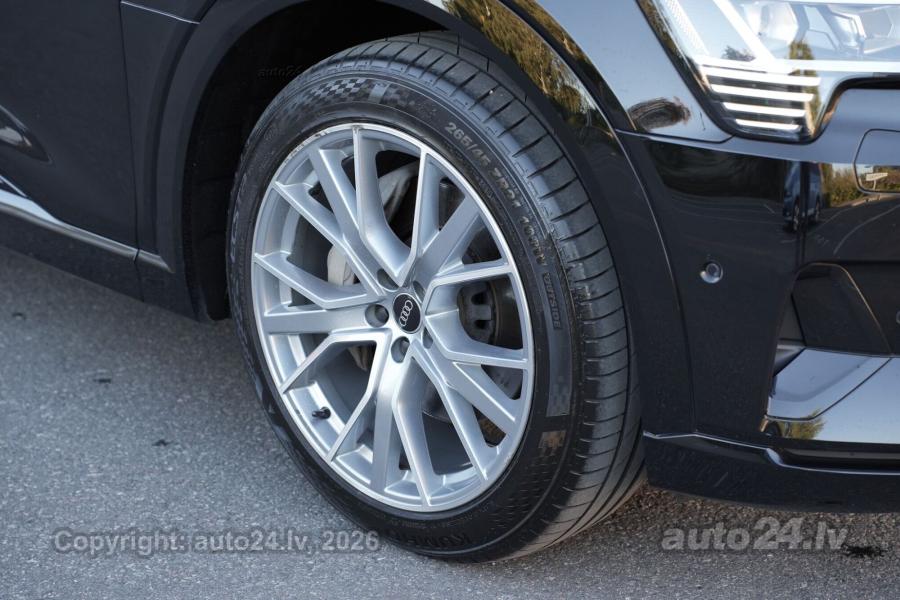 Black Audi E-Tron 2021 in Tallinn, with an engine capacity of 0.00 L and mileage of 95 thousand km for 26990 €, photo 29 on AUTOMOTO.COM.LV