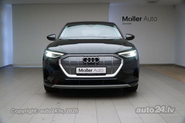 Black Audi E-Tron 2022 in Tallinn, with an engine capacity of 0.00 L and mileage of 41 thousand km for 34900 €, photo 2 on AUTOMOTO.COM.LV