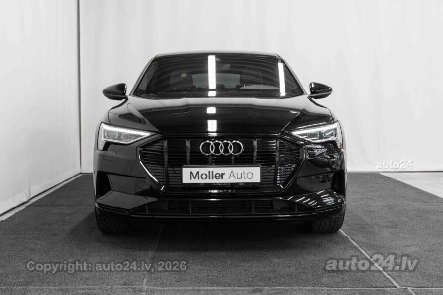 Черный Ауди E-Tron 2022 в Таллин, объемом двигателя 0.00 л и пробегом 52 тыс. км за 37500 €, фото 3 на AUTOMOTO.COM.LV
