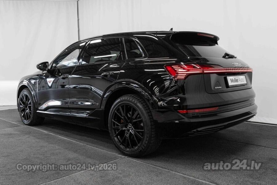 Черный Ауди E-Tron 2022 в Таллин, объемом двигателя 0.00 л и пробегом 52 тыс. км за 37500 €, фото 4 на AUTOMOTO.COM.LV