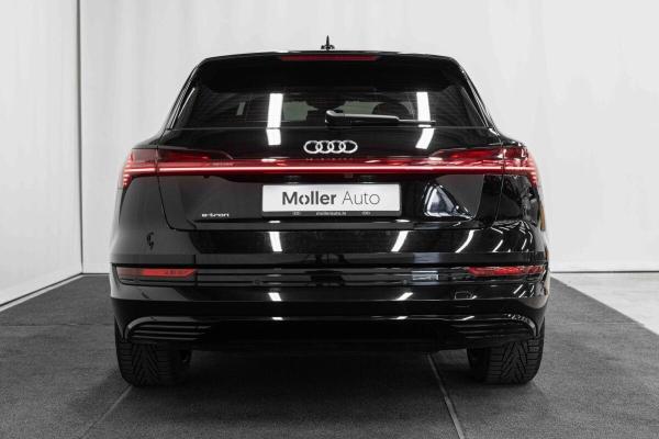 Melns Audi E-Tron 2022 Tallina, ar dzinēja tilpumu 0.00 L un nobraukumu 52 tūkst. km par 37500 €, foto 5 vietnē AUTOMOTO.COM.LV