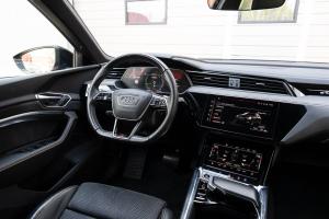 Melns Audi E-Tron 2022 Jelgava, ar dzinēja tilpumu 0.00 L un nobraukumu 41 tūkst. km par 42200 €, foto 10 vietnē AUTOMOTO.COM.LV