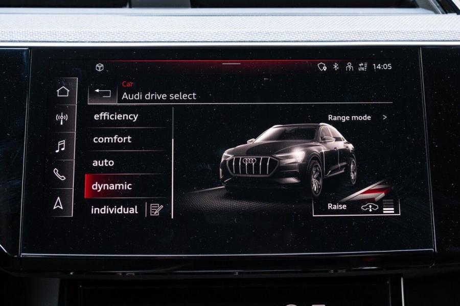 Melns Audi E-Tron 2022 Jelgava, ar dzinēja tilpumu 0.00 L un nobraukumu 41 tūkst. km par 42200 €, foto 15 vietnē AUTOMOTO.COM.LV