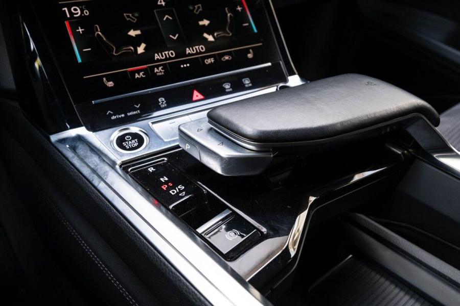 Melns Audi E-Tron 2022 Jelgava, ar dzinēja tilpumu 0.00 L un nobraukumu 41 tūkst. km par 42200 €, foto 17 vietnē AUTOMOTO.COM.LV