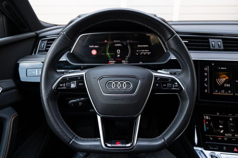 Melns Audi E-Tron 2022 Jelgava, ar dzinēja tilpumu 0.00 L un nobraukumu 41 tūkst. km par 42200 €, foto 24 vietnē AUTOMOTO.COM.LV