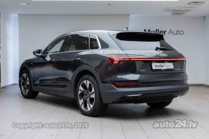 Melns Audi E-Tron 2022 Tallina, ar dzinēja tilpumu 0.00 L un nobraukumu 54 tūkst. km par 39350 €, foto 5 vietnē AUTOMOTO.COM.LV