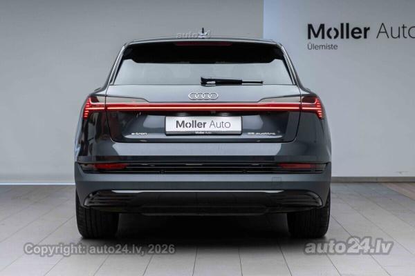 Черный Ауди E-Tron 2022 в Таллин, объемом двигателя 0.00 л и пробегом 54 тыс. км за 39350 €, фото 6 на AUTOMOTO.COM.LV