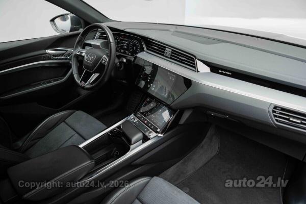 Черный Ауди E-Tron 2022 в Таллин, объемом двигателя 0.00 л и пробегом 54 тыс. км за 39350 €, фото 8 на AUTOMOTO.COM.LV