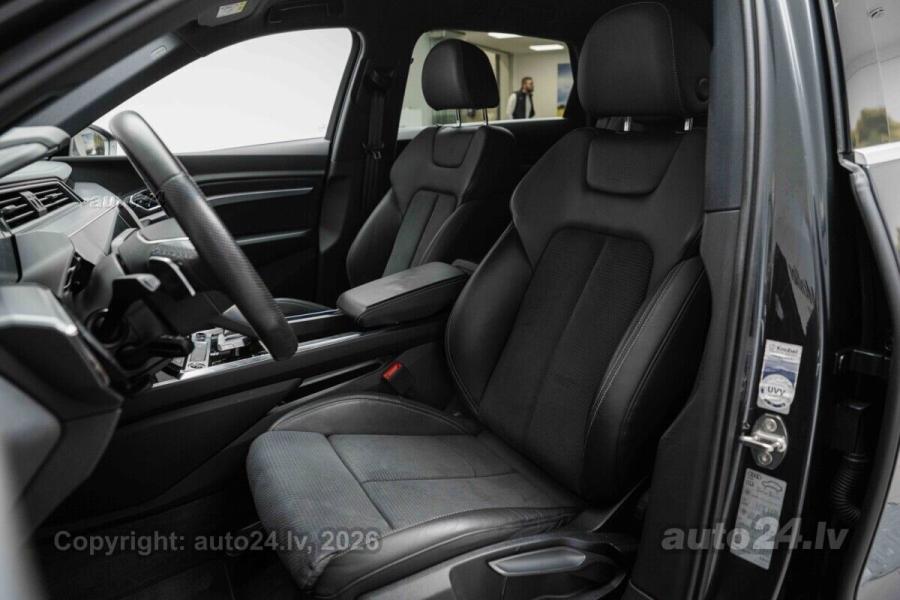 Melns Audi E-Tron 2022 Tallina, ar dzinēja tilpumu 0.00 L un nobraukumu 54 tūkst. km par 39350 €, foto 13 vietnē AUTOMOTO.COM.LV