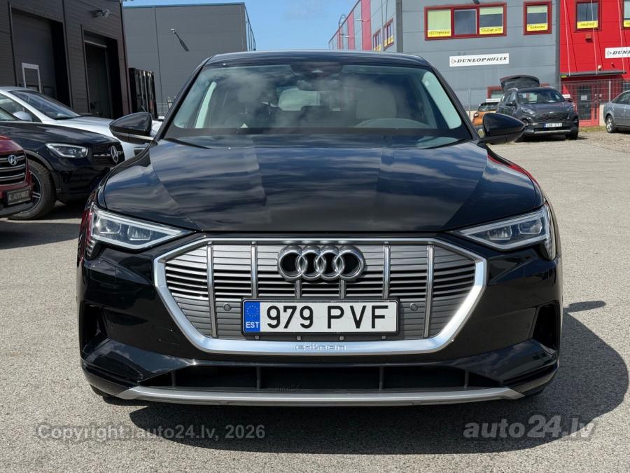 Melns Audi E-Tron 2022 Tallina, ar dzinēja tilpumu 0.00 L un nobraukumu 55 tūkst. km par 34000 €, foto 3 vietnē AUTOMOTO.COM.LV