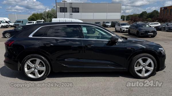 Black Audi E-Tron 2022 in Tallinn, with an engine capacity of 0.00 L and mileage of 55 thousand km for 34000 €, photo 3 on AUTOMOTO.COM.LV