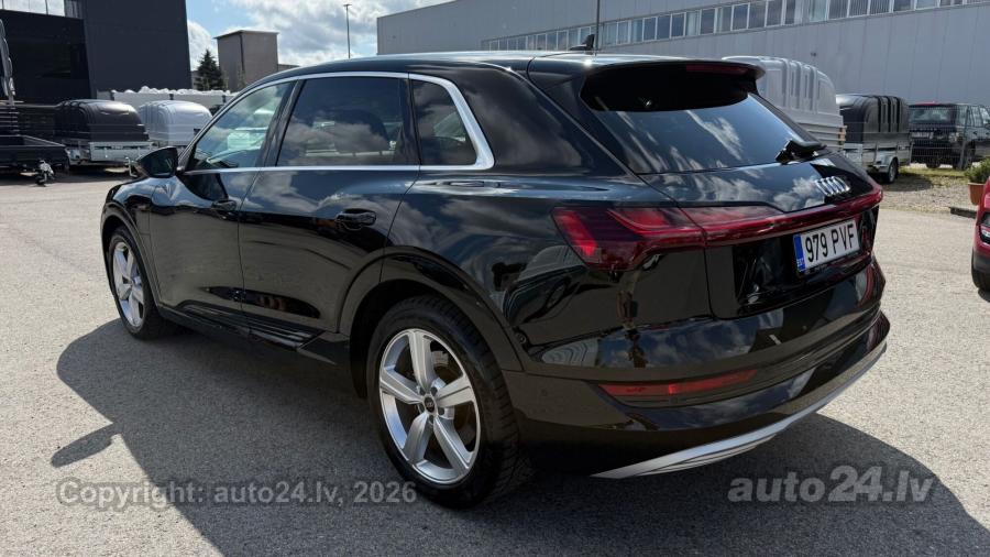 Melns Audi E-Tron 2022 Tallina, ar dzinēja tilpumu 0.00 L un nobraukumu 55 tūkst. km par 34000 €, foto 8 vietnē AUTOMOTO.COM.LV