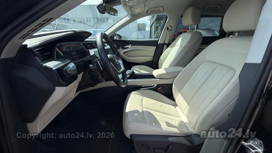 Melns Audi E-Tron 2022 Tallina, ar dzinēja tilpumu 0.00 L un nobraukumu 55 tūkst. km par 34000 €, foto 16 vietnē AUTOMOTO.COM.LV