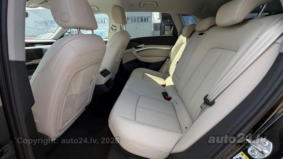 Melns Audi E-Tron 2022 Tallina, ar dzinēja tilpumu 0.00 L un nobraukumu 55 tūkst. km par 34000 €, foto 17 vietnē AUTOMOTO.COM.LV
