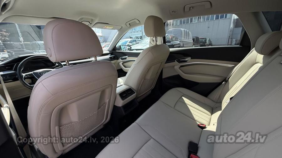 Melns Audi E-Tron 2022 Tallina, ar dzinēja tilpumu 0.00 L un nobraukumu 55 tūkst. km par 34000 €, foto 18 vietnē AUTOMOTO.COM.LV