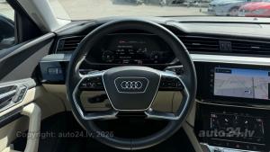 Melns Audi E-Tron 2022 Tallina, ar dzinēja tilpumu 0.00 L un nobraukumu 55 tūkst. km par 34000 €, foto 22 vietnē AUTOMOTO.COM.LV